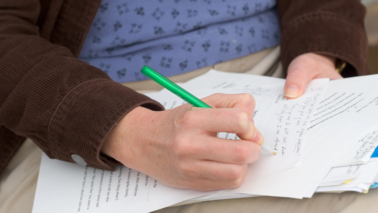 The Internet Pays Tribute to Teacher Who Spends Last Moments Grading ...