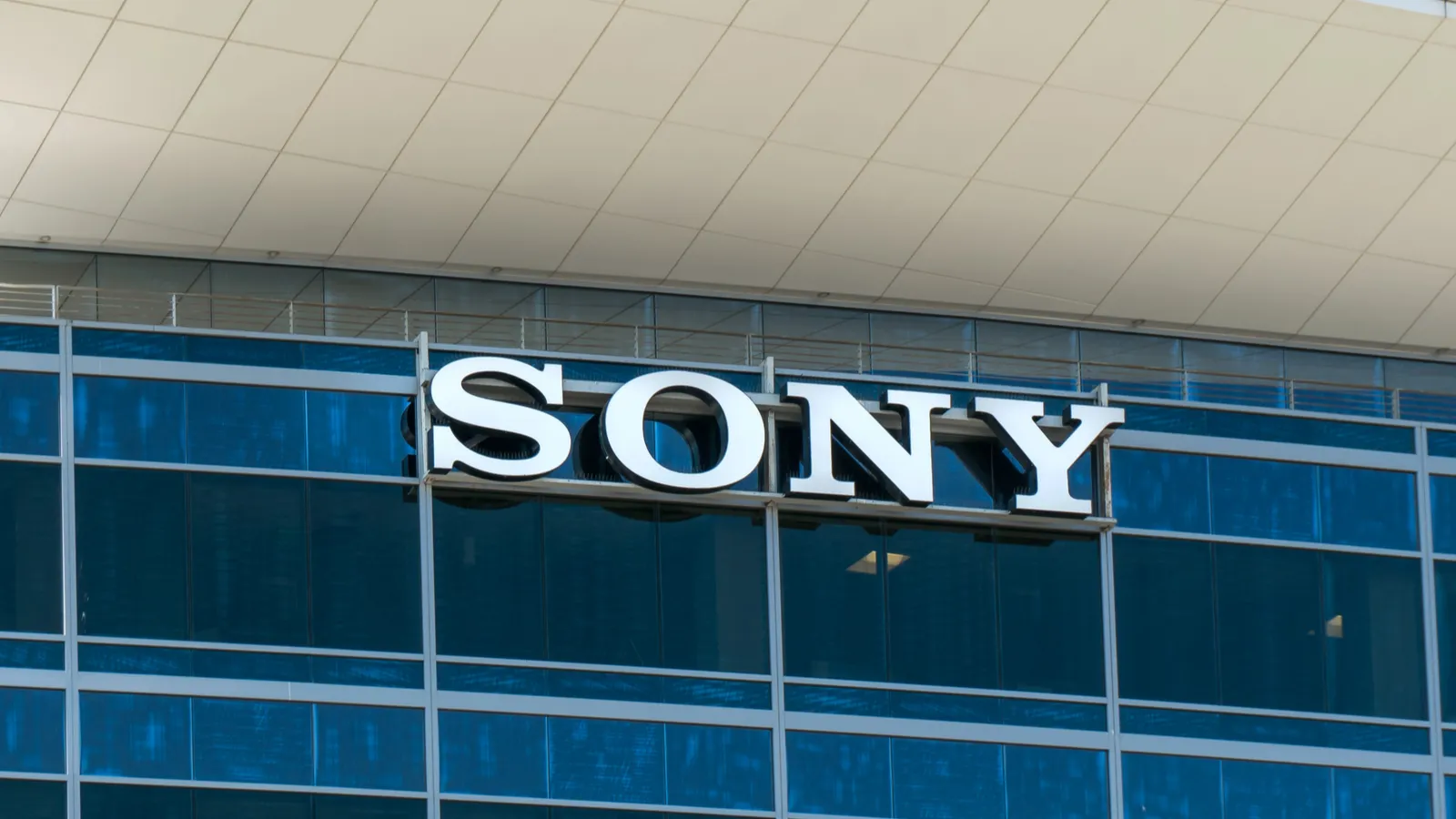 Sony upgrades flagship headphones with sharing