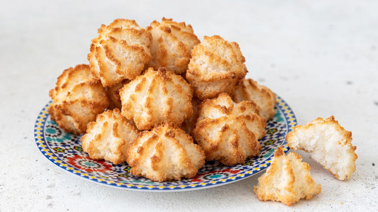 The Classic Coconut Macaroons You Can Make With 3 Ingredients