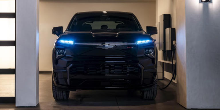Chevy Silverado EV Sets 1,059-Mile Range Record