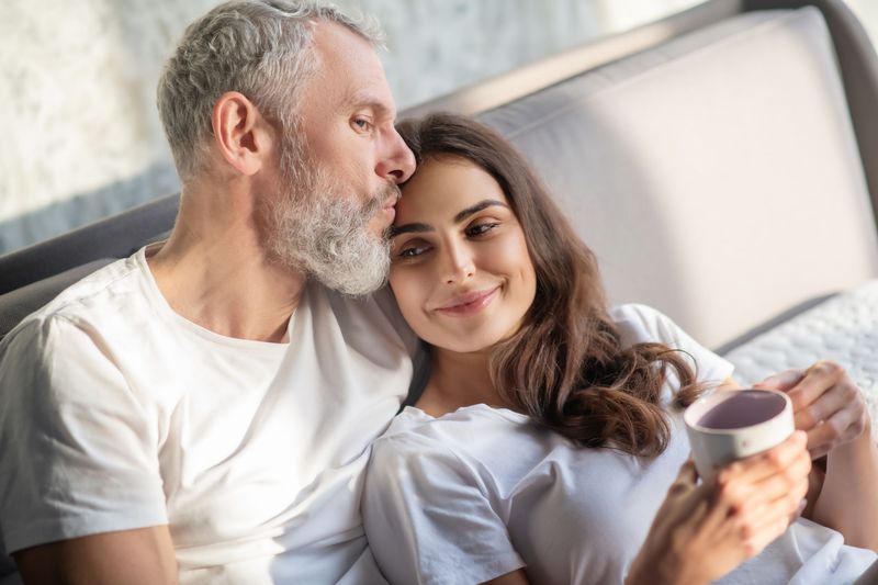 Helpful Do's and Don'ts When Dating Someone Older