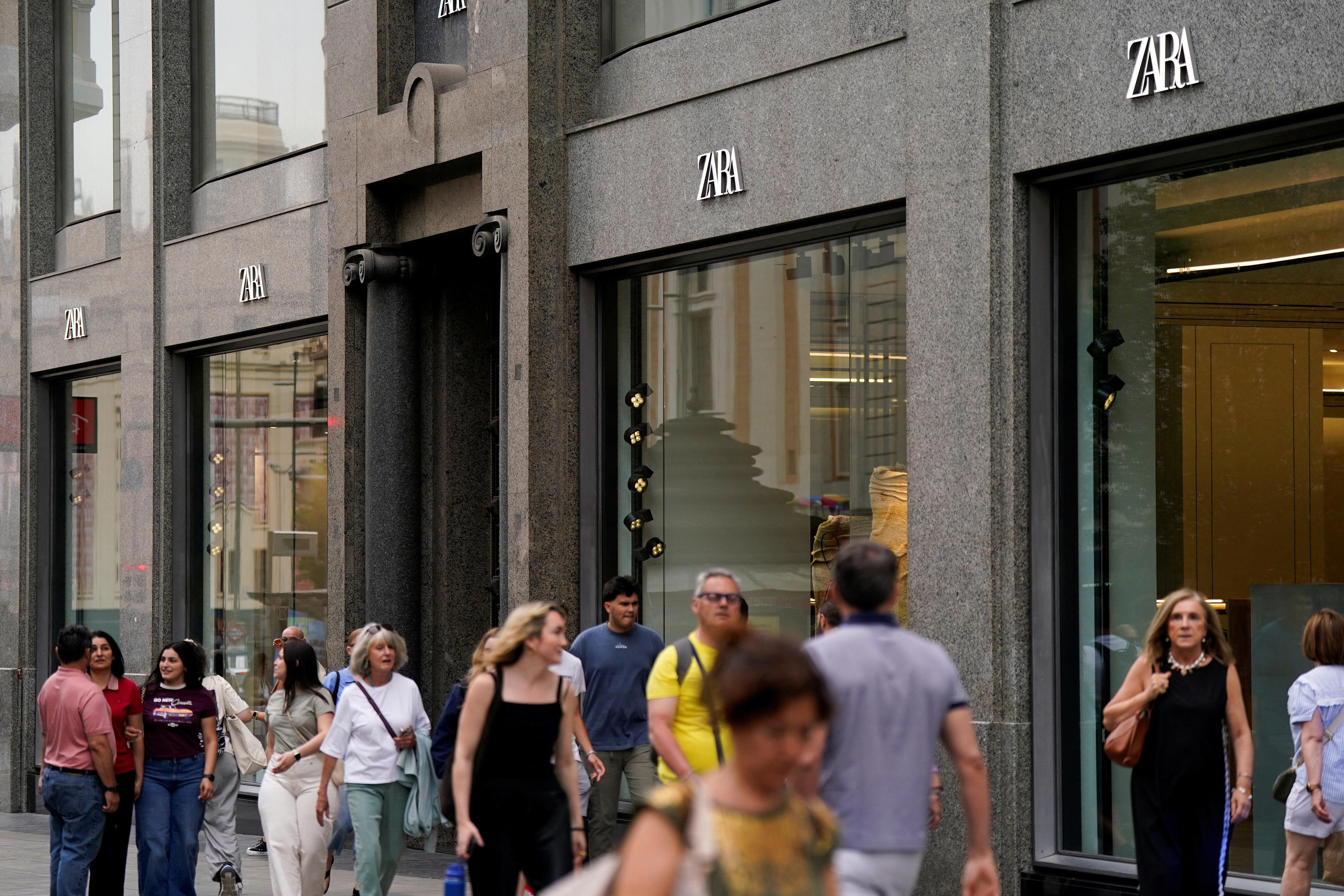 Zara's parent company closed over 100 stores in 2025