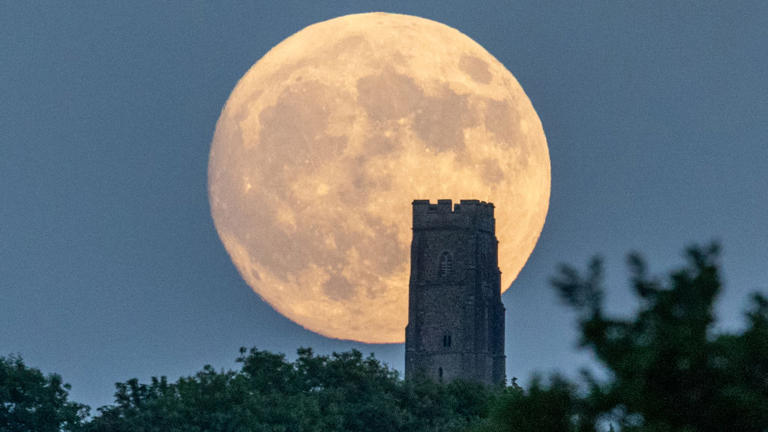 How to photograph the full moon tonight