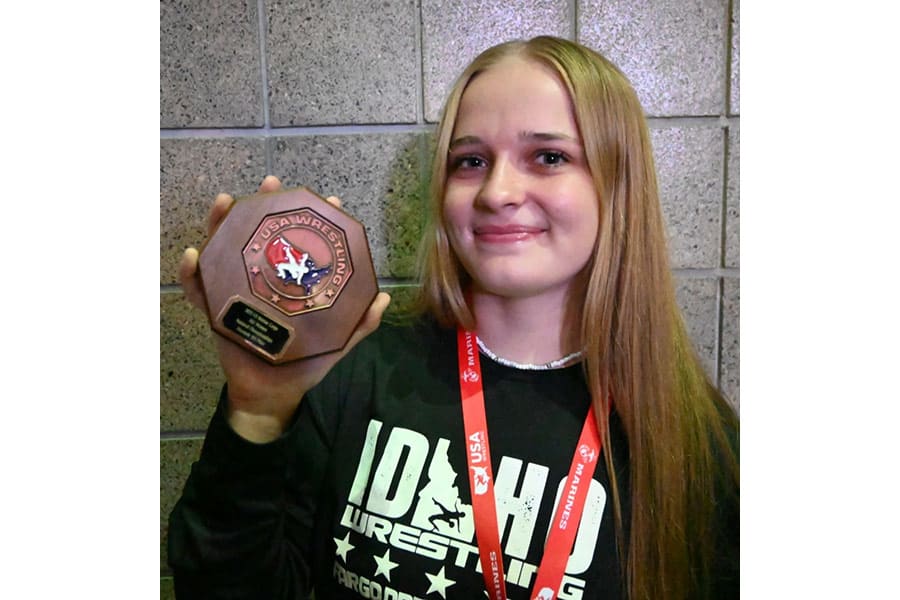 Skyline sophomore wrestler Molly Olague overcomes broken leg to achieve ...