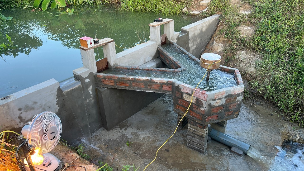 Building a mini hydroelectric dam with unique turbines