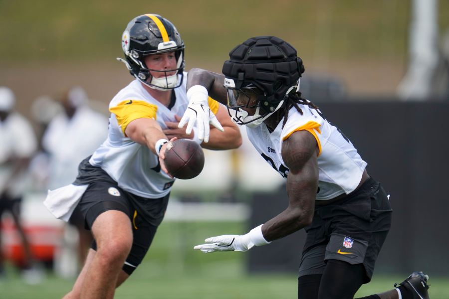 Report: Will Howard fractures hand, likely will miss preseason