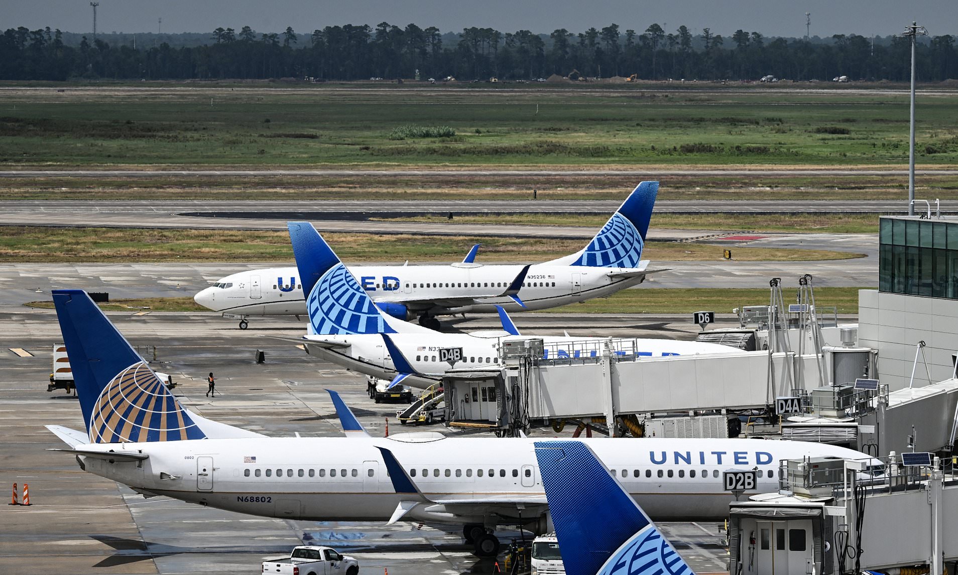 Chaos at airports as United Airlines issues nationwide ground stop due ...