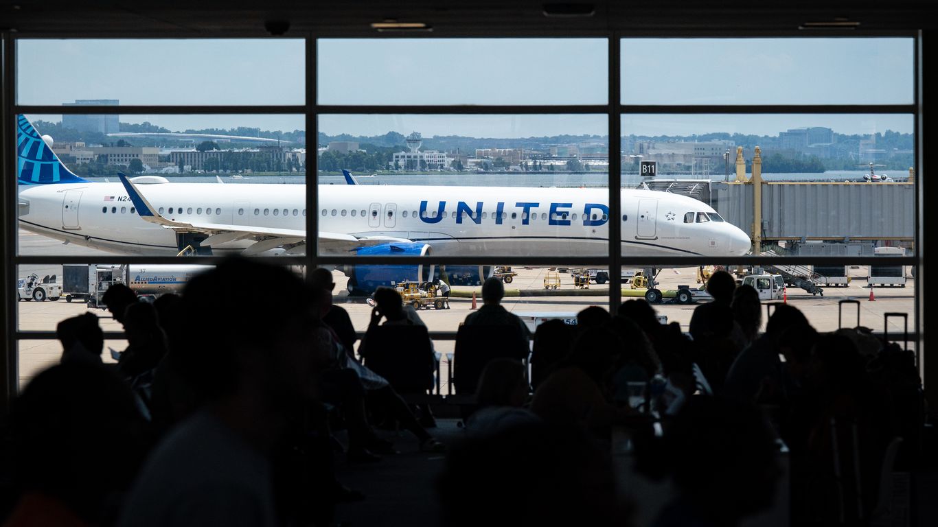 United flights across U.S. hit by FAA ground stops after "technology issue"