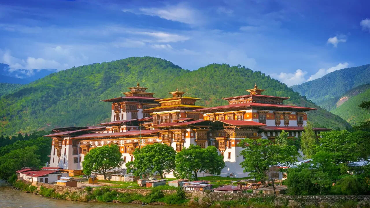 Discover Bhutan’s Natural Wonders: Monasteries, Valleys & Rare Wildlife