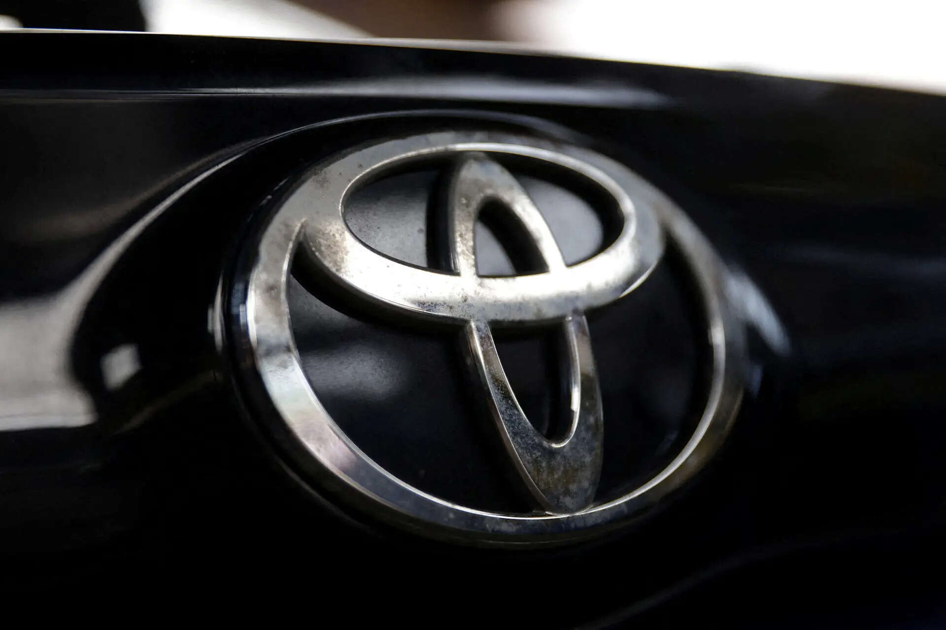Toyota cuts annual profit estimate by 16% amid US tariff hit