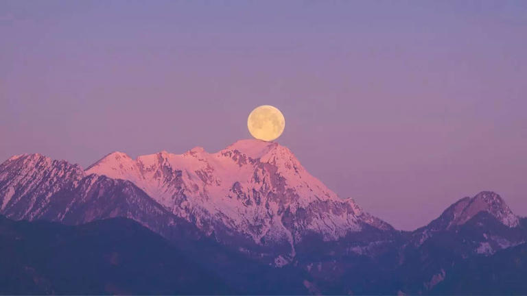 Sturgeon Moon 2025: When and where to watch the rare 2- night full Moon ...