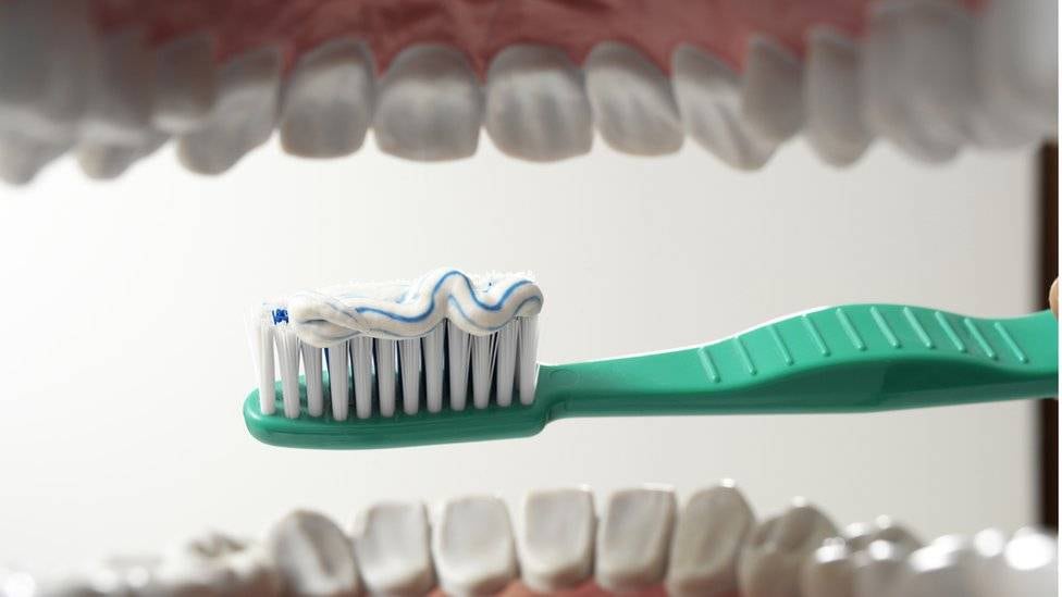 Cofepris retira pasta dental del mercado por causar llagas, irritación ...
