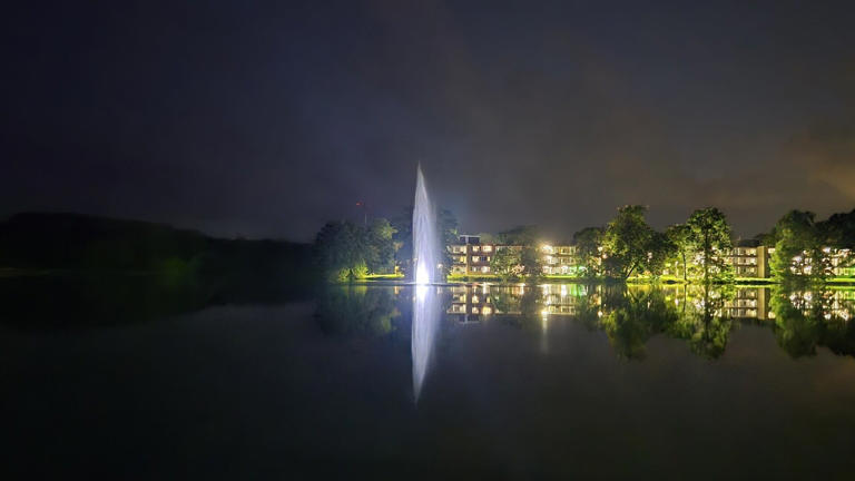 SIU Carbondale dedicates new Campus Lake Fountain