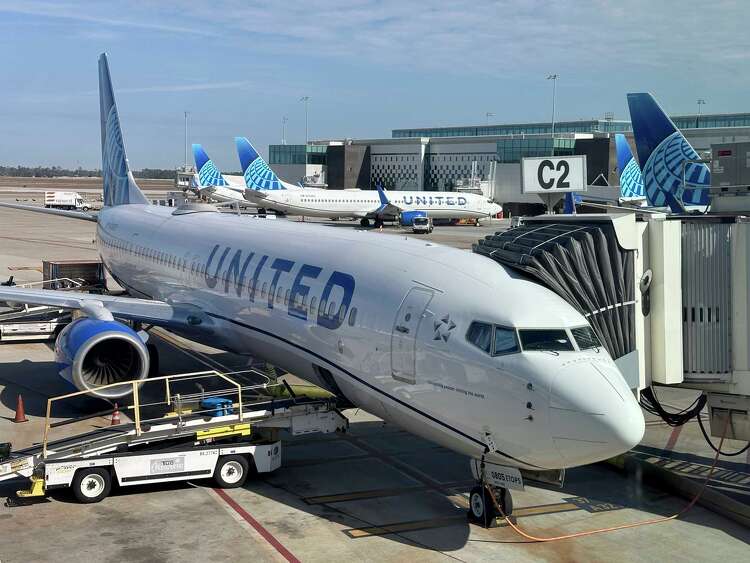 Ground stop issued for United Airlines flights at IAH due to technical ...