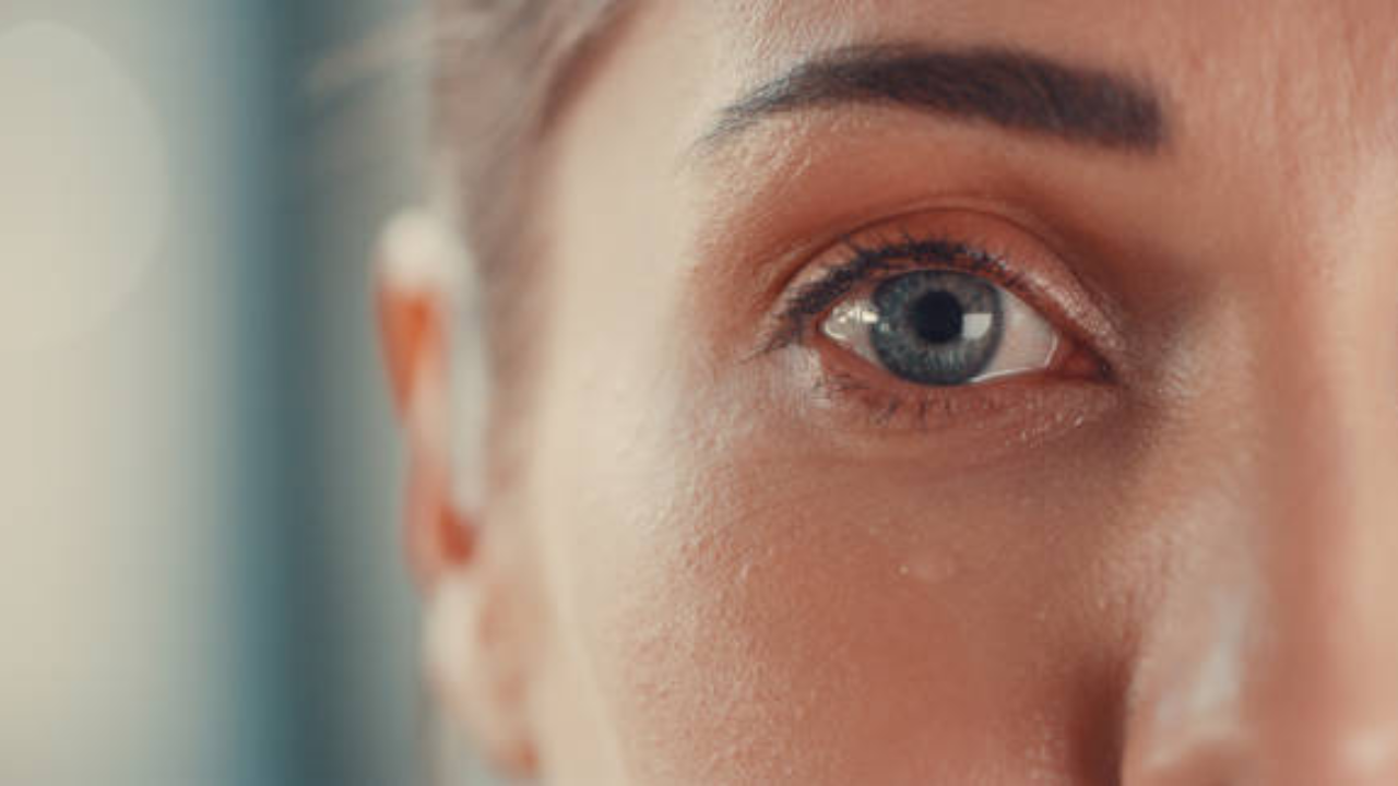 Top 5 eye conditions that commonly affect women after 40