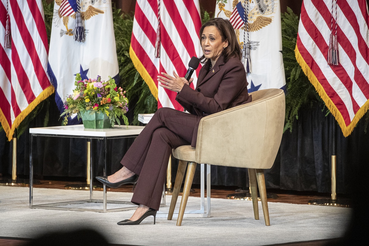 ‘Lots of Leaders’: Harris Proclaims Democratic Strength