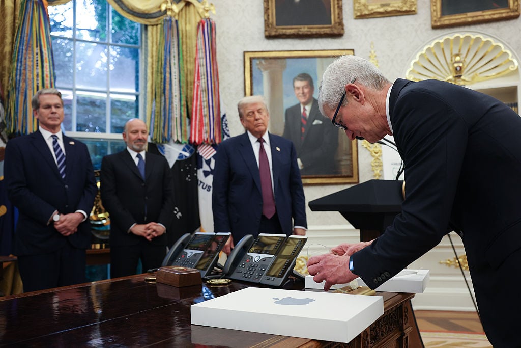 Billionaire Apple CEO Tim Cook Sucks Up to Trump With Tacky Gold Gift