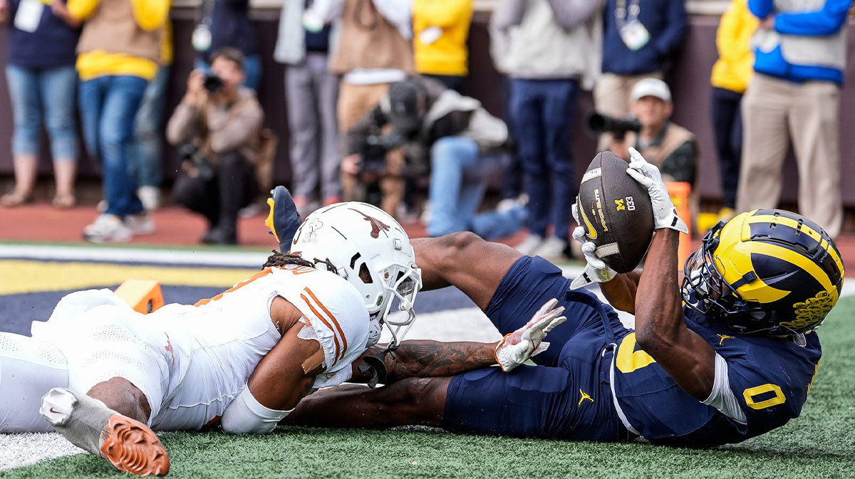 Michigan football WR makes insane one-handed grab during practice