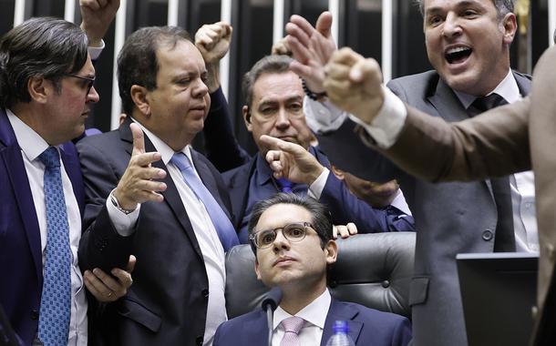 Quem ordenou o motim?