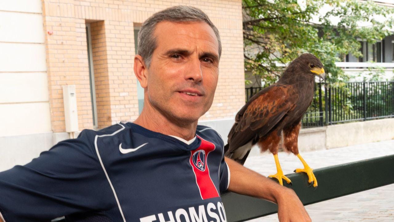 VÍDEO: Pauleta dá a cara e PSG relança icónica camisola T90