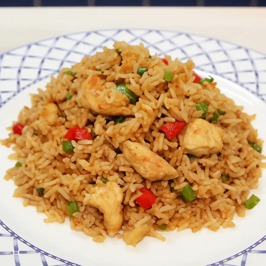 Recette de Riz frit au Poulet fait maison, avec vinaigre de riz et ...