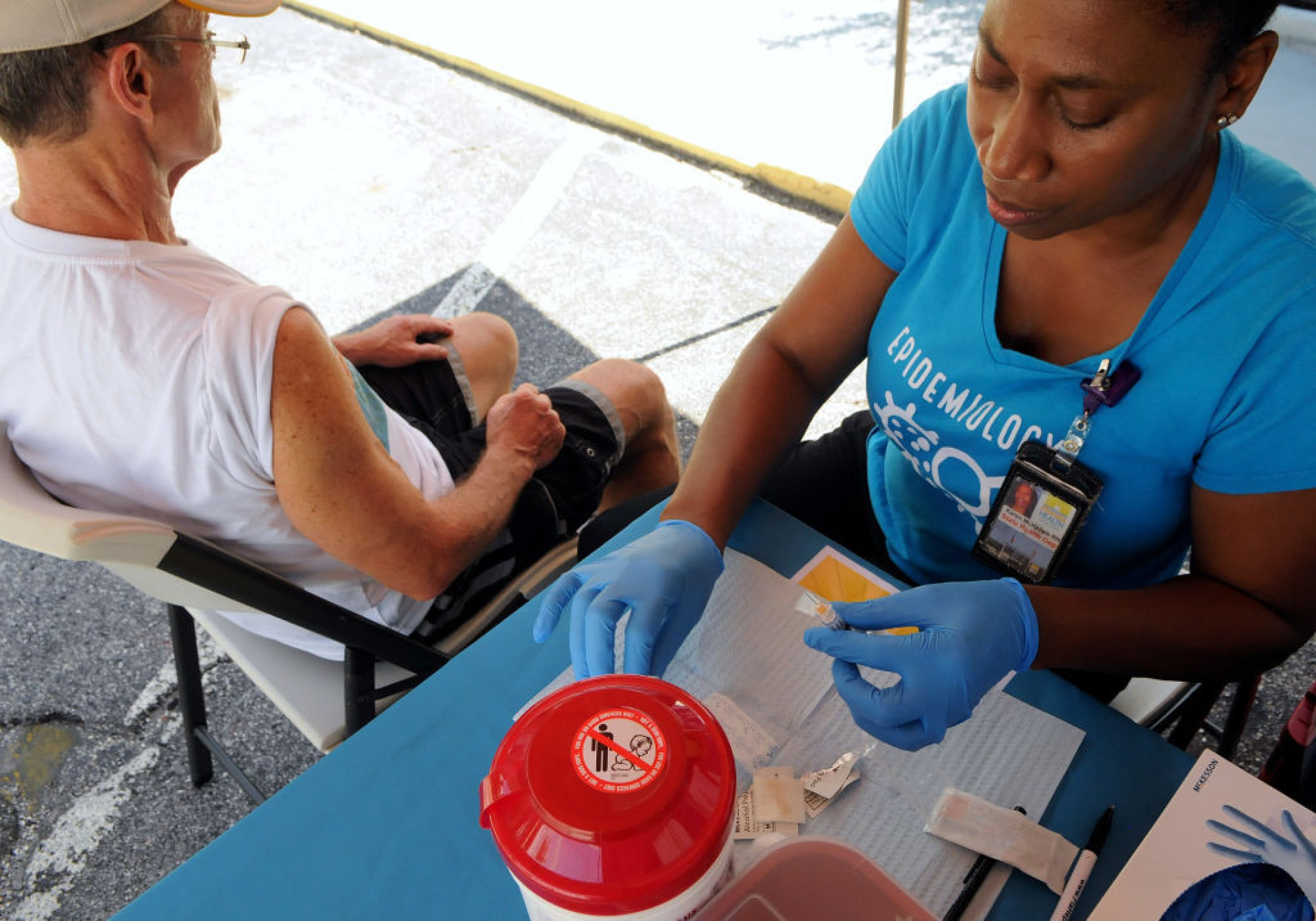 What are the early symptoms of hepatitis?