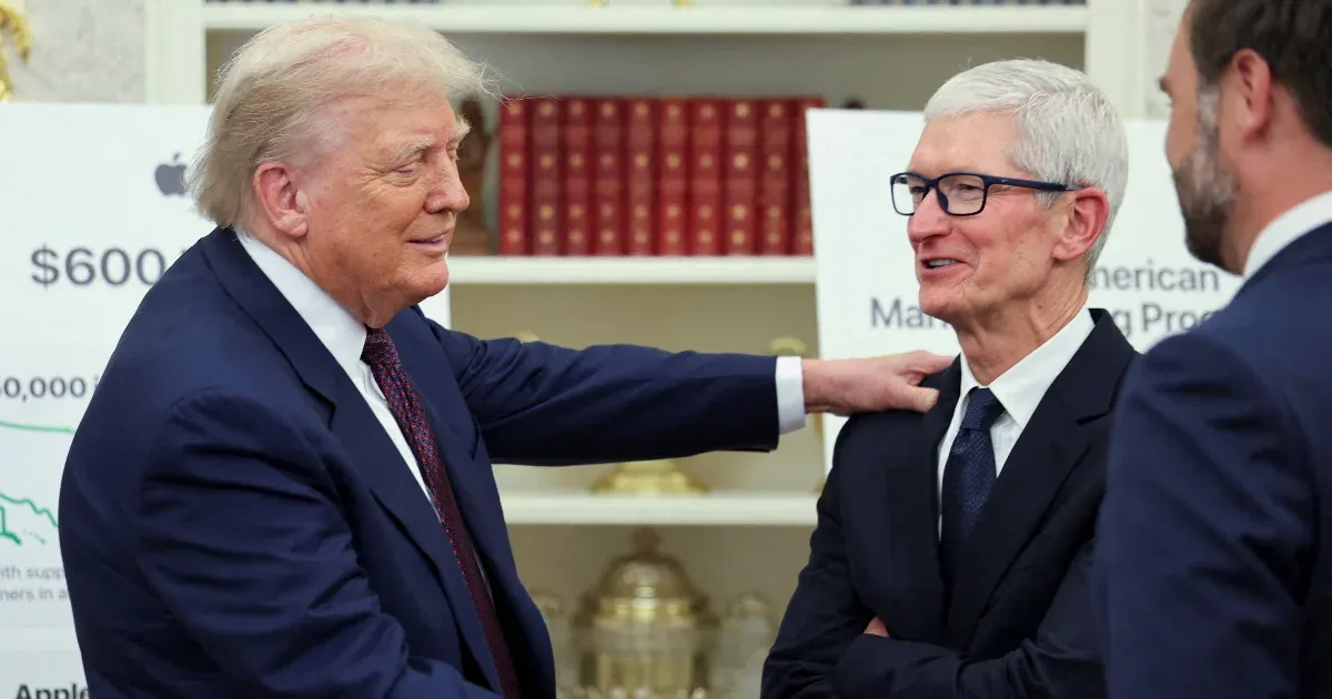 Addig nyomasztotta Trump az Apple-t, amíg Tim Cook oda nem ígért újabb ...