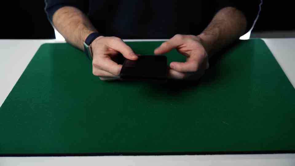 The Card Trick That Outsmarts the Magician