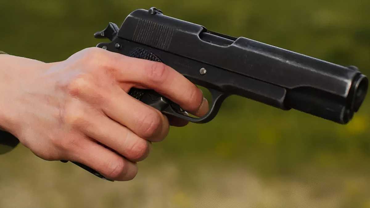 Armed robbery of female doctor caught on CCTV in Bacolod; suspects ...
