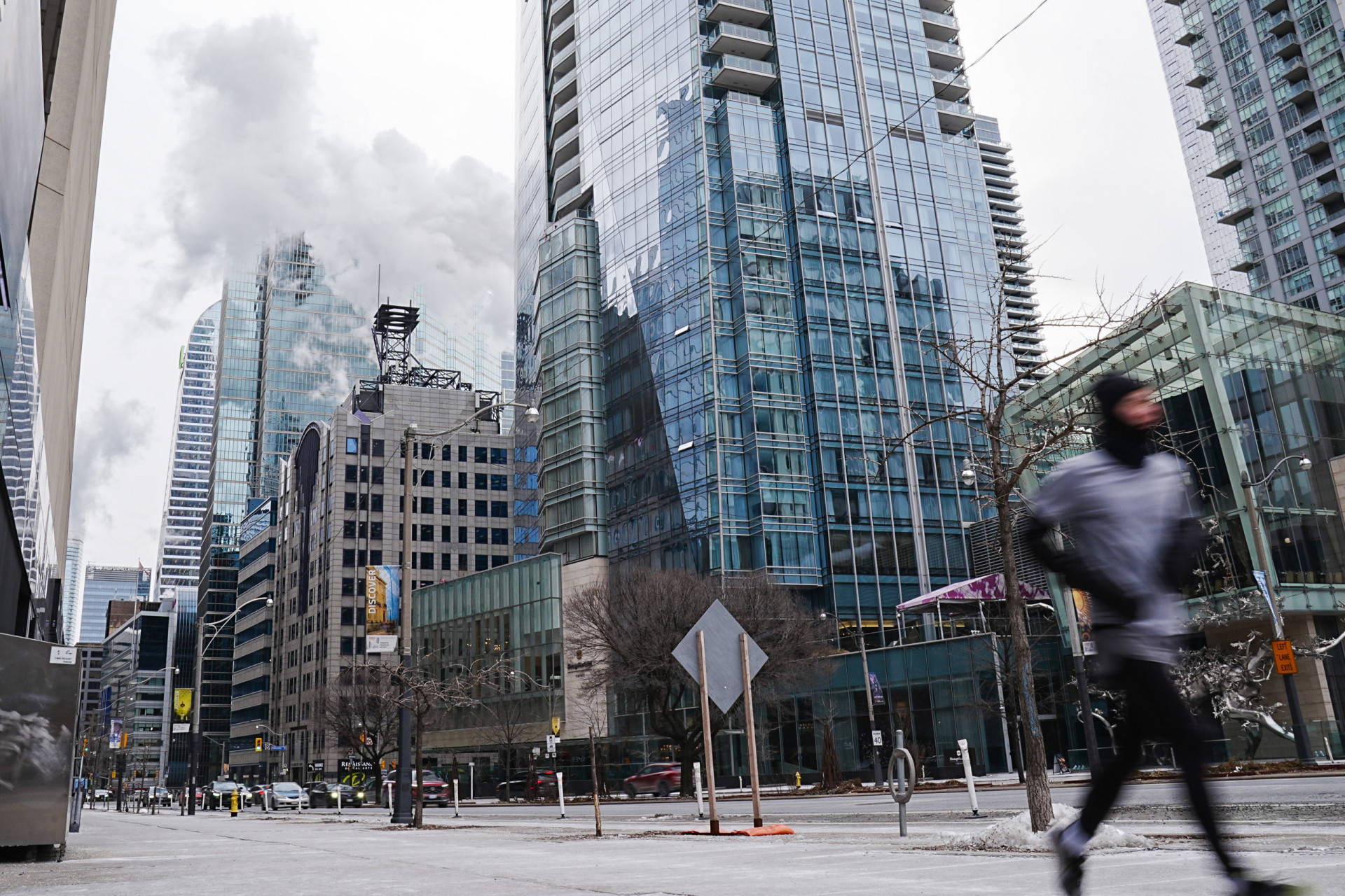 Which countries do the most people want to relocate to?