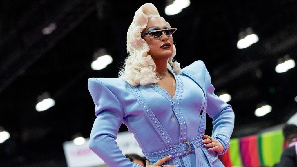 Documentary Spotlighting Late ‘Drag Race UK' Star The Vivienne Sets ...
