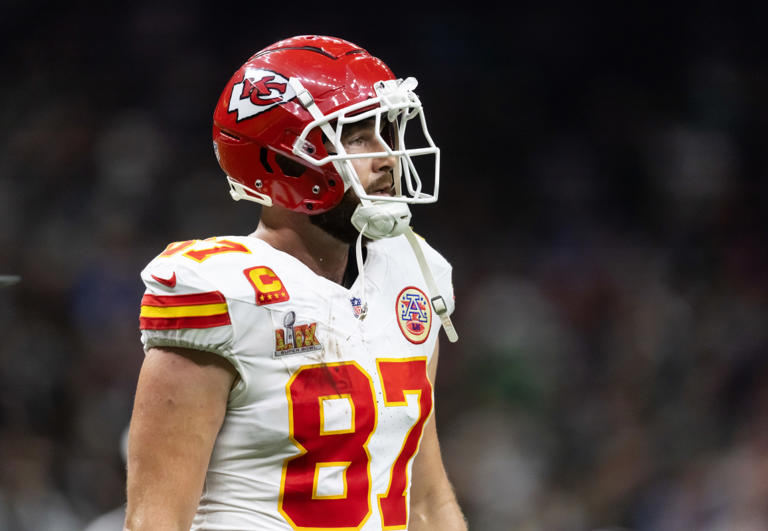NFL Fans Want Player Disciplined For Slapping Travis Kelce