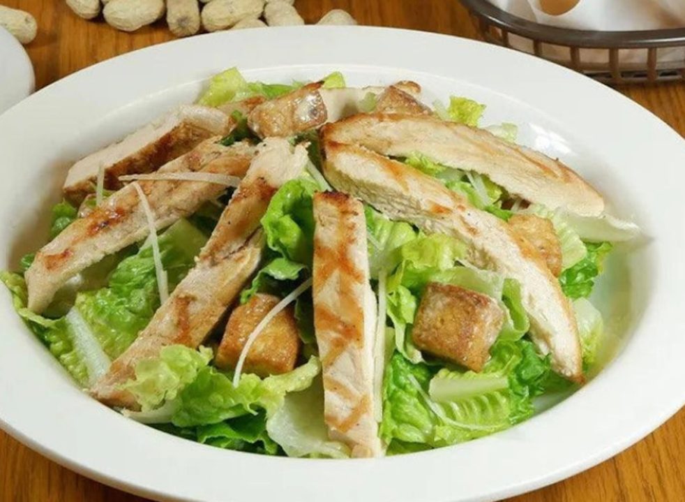 7 Restaurant Chains With Surprisingly Great Salads