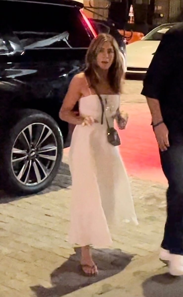 Jennifer Aniston Is Minimalist for 2 NYC Date Nights With Boyfriend Jim ...