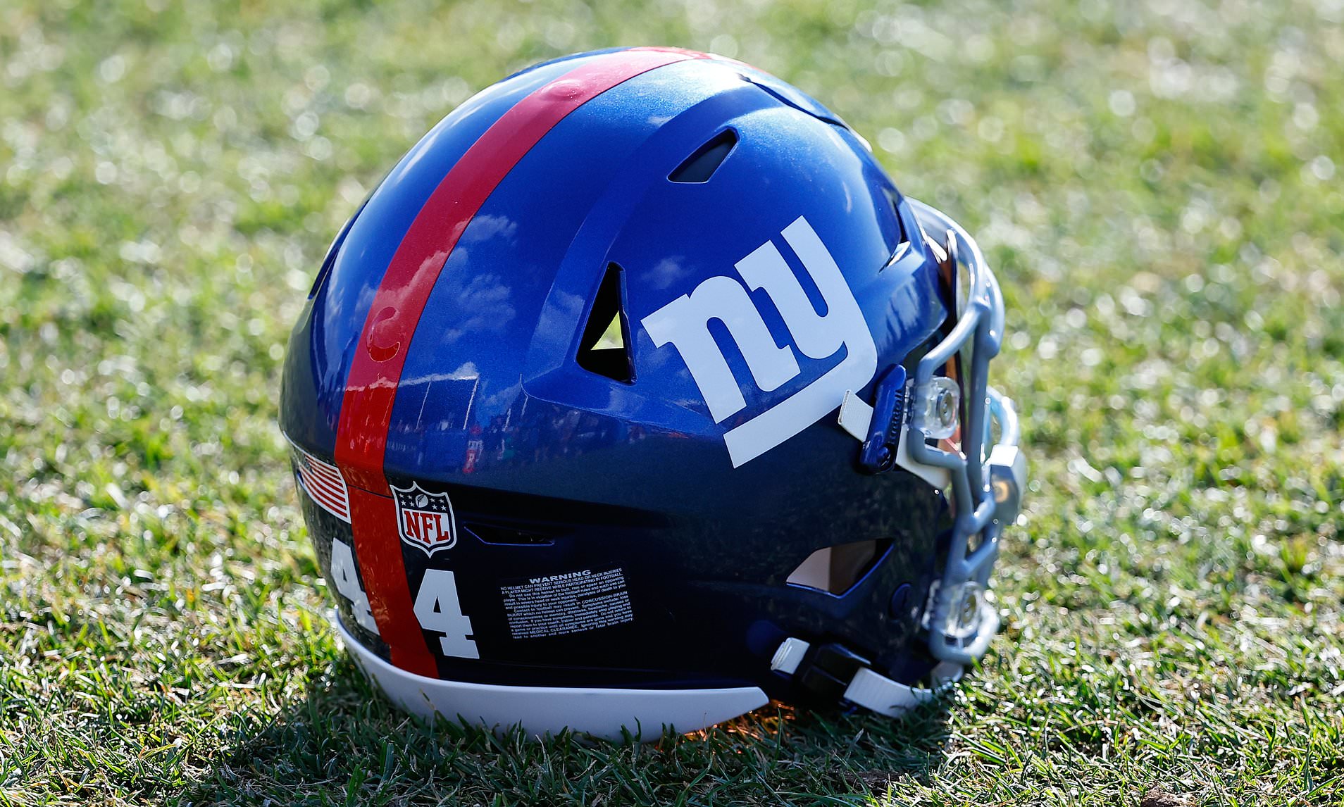 NFL player who quit football to become a surgeon dead at 73