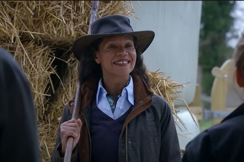 Emmerdale fans 'rumble' Ray's mystery 'caller' in 'drug lord' twist