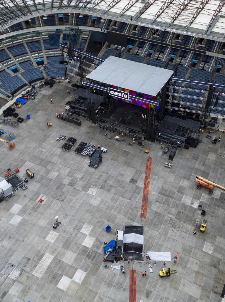 18 photos as Edinburgh counts down to first Oasis gig at Murrayfield