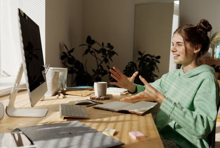 Turn Strangers Into Friends In 10 Simple Moves