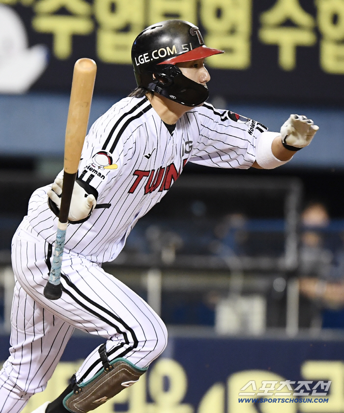 Shin Minjae's come-from-behind double