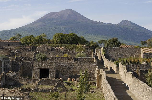 Pompeii survivors RETURNED to live in the ruins after the eruption of ...