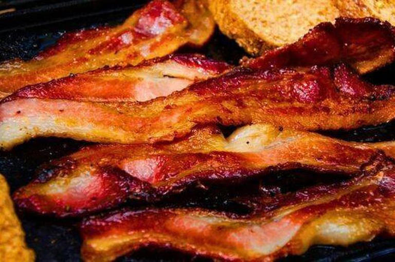 How to cook bacon without oil: The simple trick to get the perfect ...