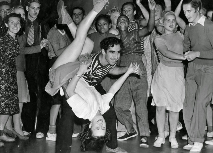 15 Things 1940s Couples Did on Date Night