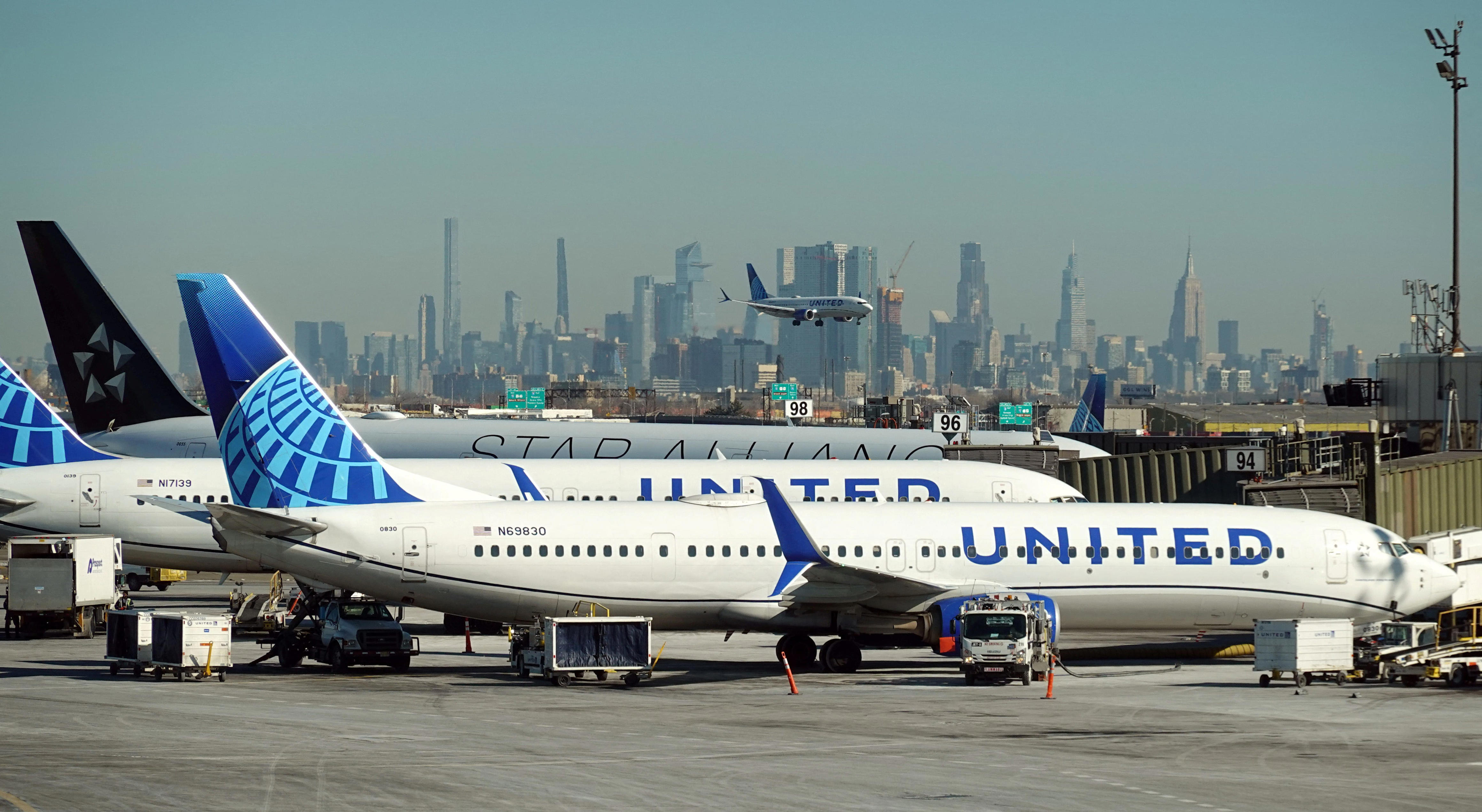 United Airlines resumes flights after Aug. 6 outage. How to get alerts ...