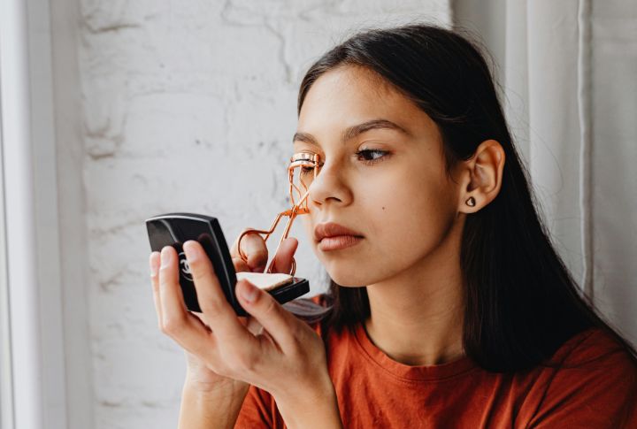 Everyday Makeup And Skincare Steps To Make Eyes Appear Larger