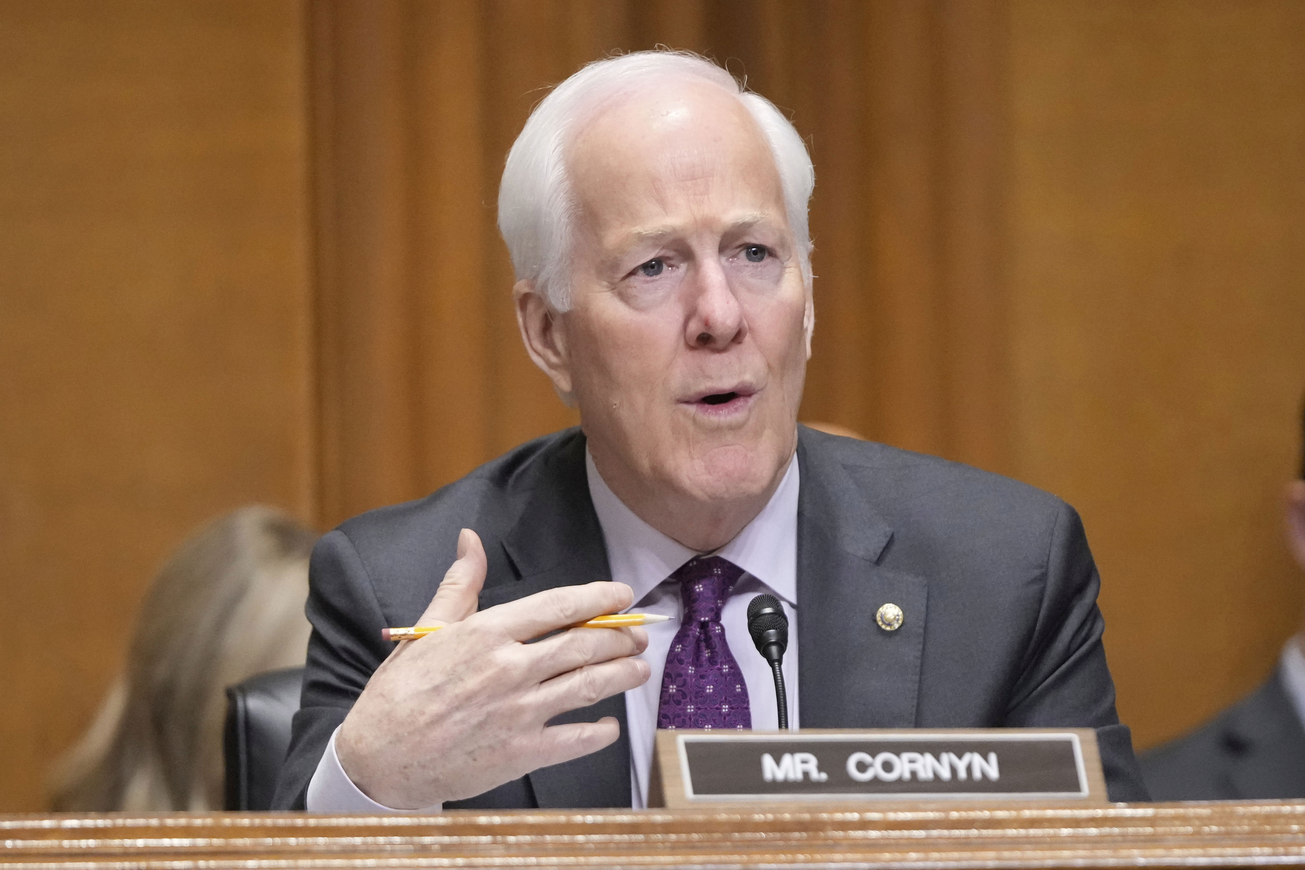 Senate votes to end security line perks for members of Congress