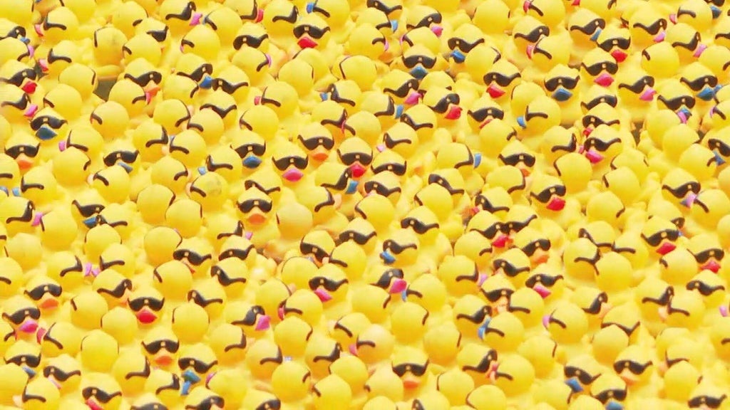 Chicago Ducky Derby 2025 splashes down in Chicago River