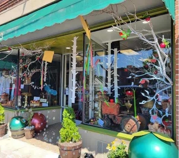 Hendo businesses to compete for best window display in Apple Festival ...