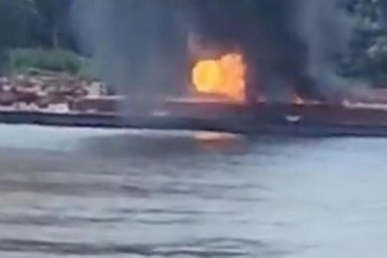 Missouri helicopter crash: Two dead as aircraft plummets 'into barge' on Mississippi River