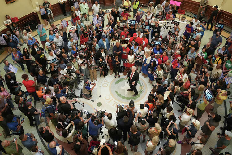 Texas House approves carving up the state's congressional districts