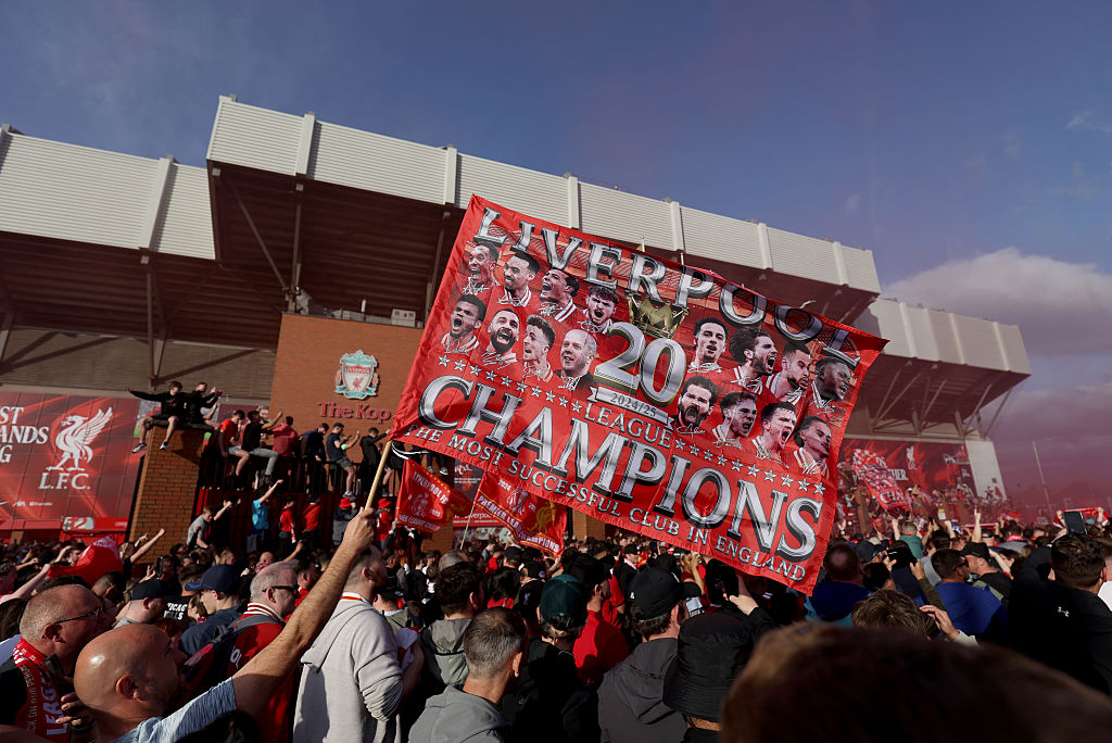 Ex-Liverpool duo Mo Salah and Sadio Mane's on-pitch incident leads to ...